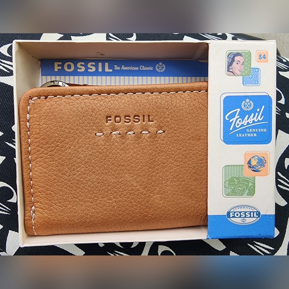 Fossil | Bags | Nwt Fossil Id Key Vintage Leather Wallet | Poshmark